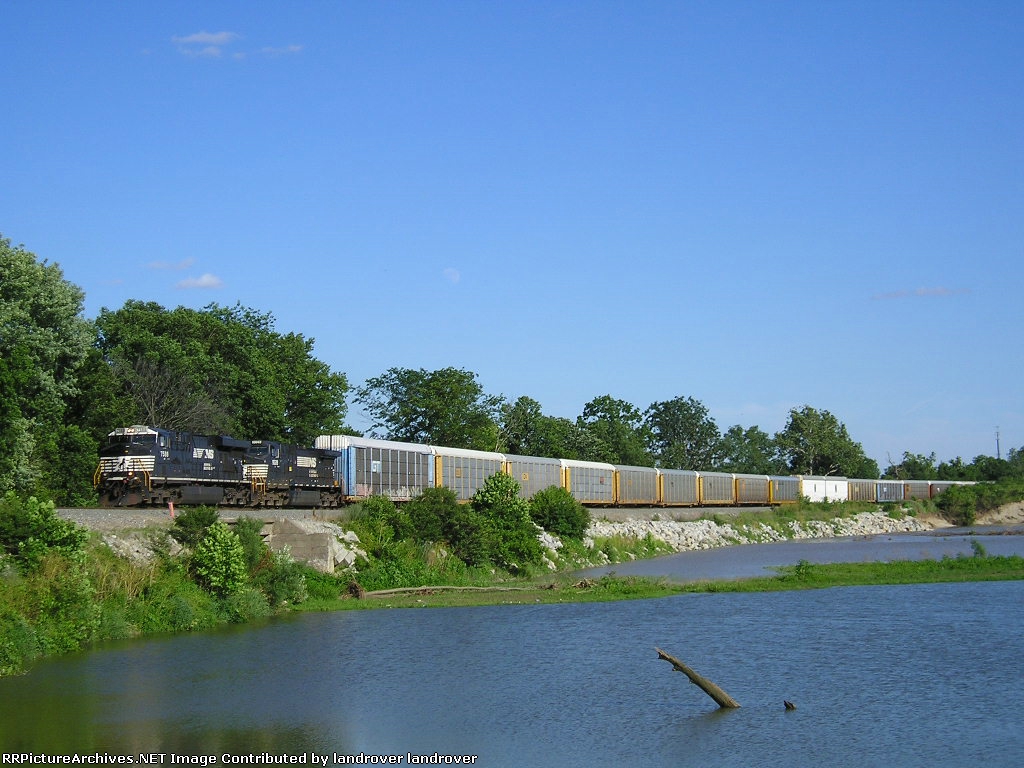 NS 7508 On NS 288 Westbound Elephant Style